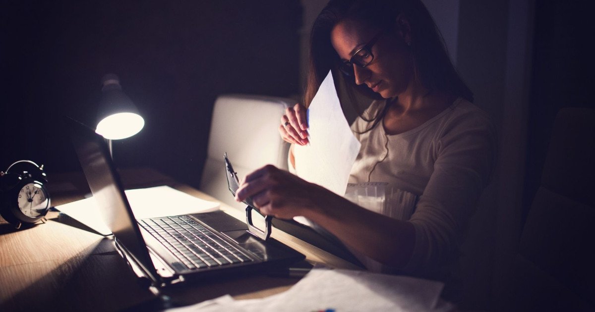 Work Addiction: What it Is, Symptoms and How to Overcome it | 2023