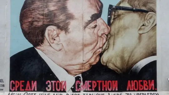 The End of History According to Fukuyama: What it is and What ...